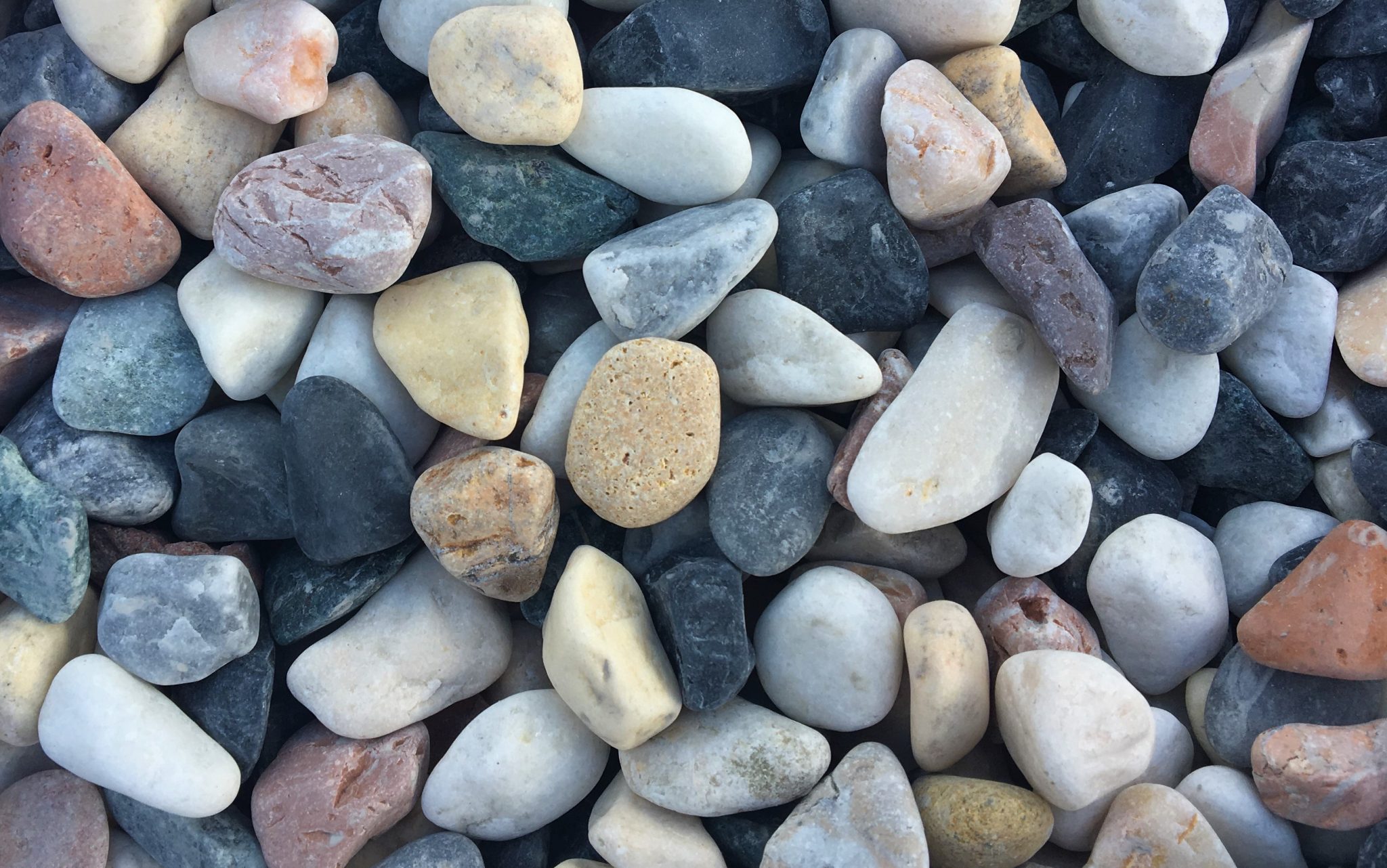 CANTO RODADO MULTICOLOR - Triturados Romeral